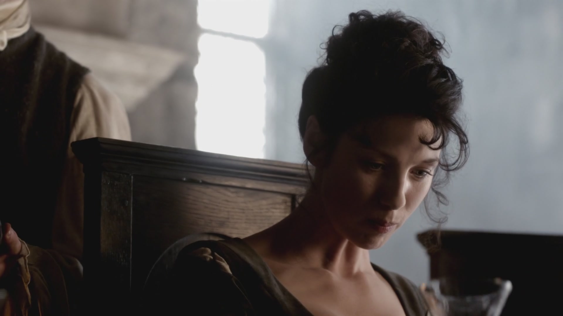 1x02 - Castle Leoch - 102 262 - Caitriona Balfe Fan